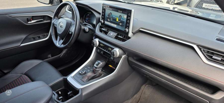 Pelēks Toyota RAV4 2022 Viļņa, ar dzinēja tilpumu 2.49 L un nobraukumu 121 tūkst. km par 33350 €, foto 24 vietnē AUTOMOTO.COM.LV