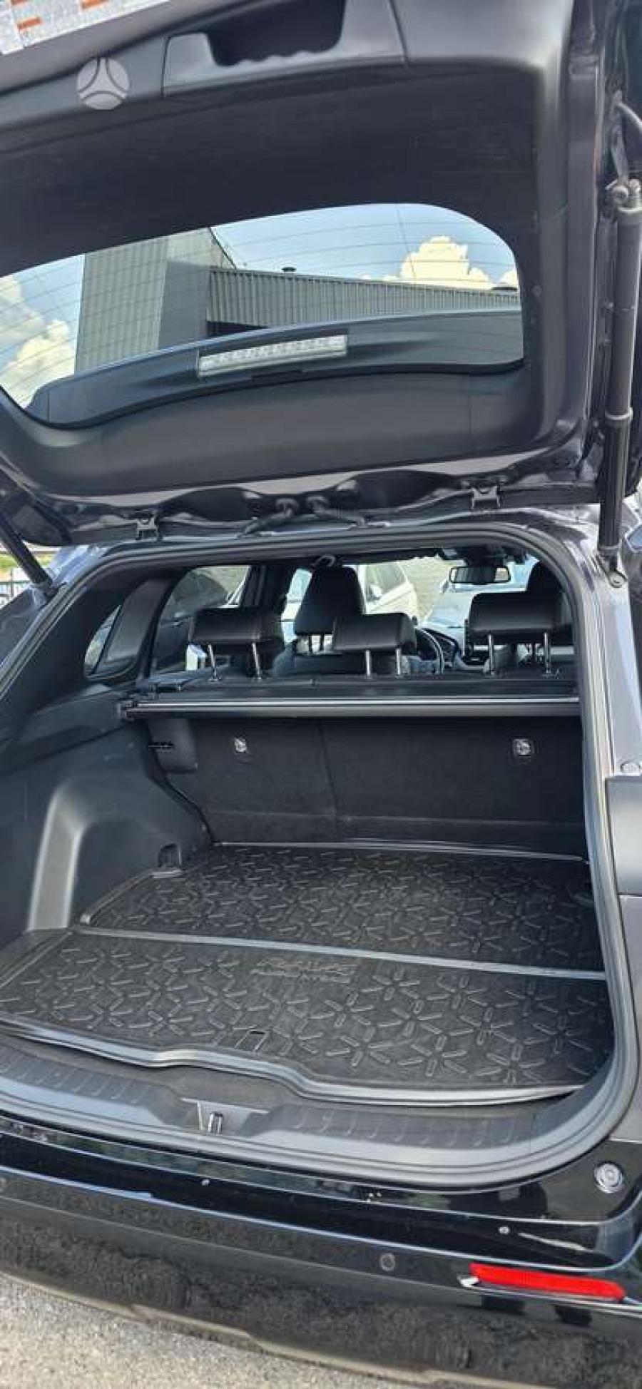 Pelēks Toyota RAV4 2022 Viļņa, ar dzinēja tilpumu 2.49 L un nobraukumu 121 tūkst. km par 33350 €, foto 28 vietnē AUTOMOTO.COM.LV