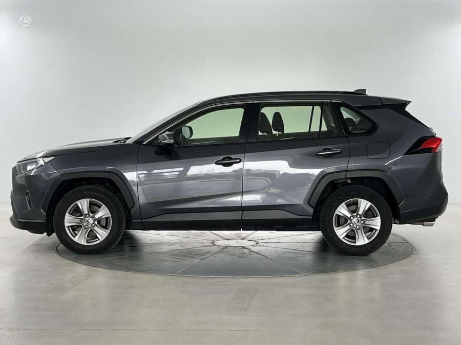 Grey Toyota RAV4 2022 in Vilnius, with an engine capacity of 1.99 L and mileage of 127 thousand km for 23900 €, photo 4 on AUTOMOTO.COM.LV