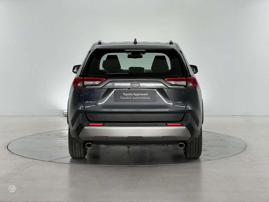 Grey Toyota RAV4 2022 in Vilnius, with an engine capacity of 1.99 L and mileage of 127 thousand km for 23900 €, photo 5 on AUTOMOTO.COM.LV