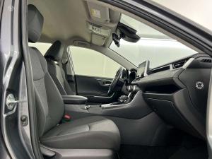 Grey Toyota RAV4 2022 in Vilnius, with an engine capacity of 1.99 L and mileage of 127 thousand km for 23900 €, photo 7 on AUTOMOTO.COM.LV