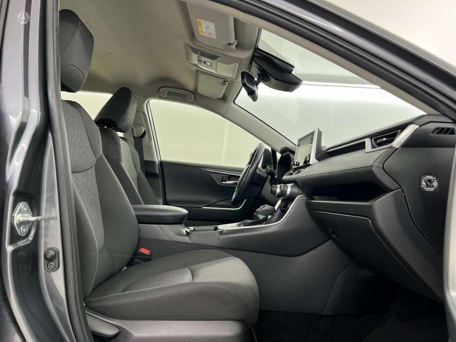 Grey Toyota RAV4 2022 in Vilnius, with an engine capacity of 1.99 L and mileage of 127 thousand km for 23900 €, photo 7 on AUTOMOTO.COM.LV