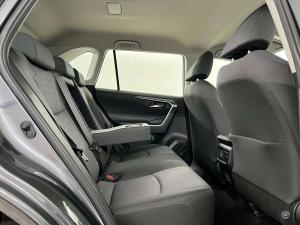 Grey Toyota RAV4 2022 in Vilnius, with an engine capacity of 1.99 L and mileage of 127 thousand km for 23900 €, photo 8 on AUTOMOTO.COM.LV