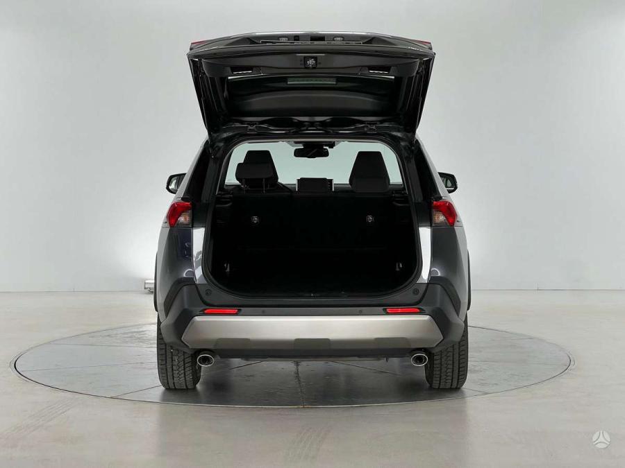 Grey Toyota RAV4 2022 in Vilnius, with an engine capacity of 1.99 L and mileage of 127 thousand km for 23900 €, photo 11 on AUTOMOTO.COM.LV