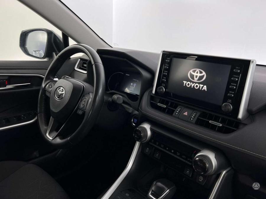 Grey Toyota RAV4 2022 in Vilnius, with an engine capacity of 1.99 L and mileage of 127 thousand km for 23900 €, photo 15 on AUTOMOTO.COM.LV
