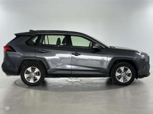 Grey Toyota RAV4 2022 in Vilnius, with an engine capacity of 1.99 L and mileage of 127 thousand km for 23900 €, photo 17 on AUTOMOTO.COM.LV