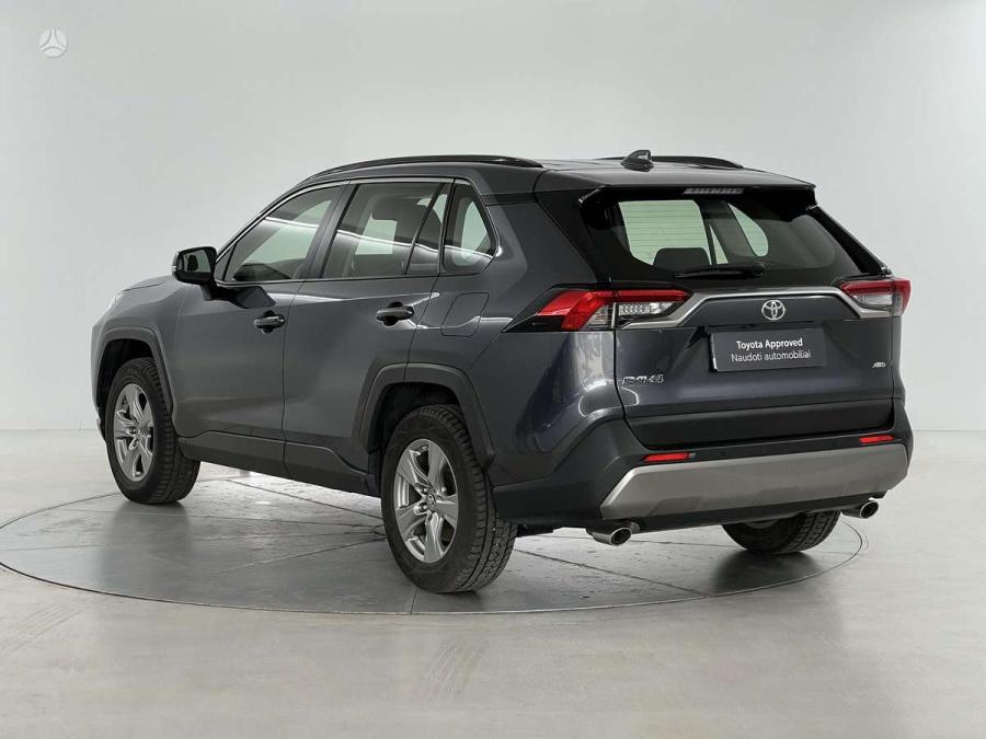 Grey Toyota RAV4 2022 in Vilnius, with an engine capacity of 1.99 L and mileage of 127 thousand km for 23900 €, photo 18 on AUTOMOTO.COM.LV