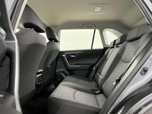 Grey Toyota RAV4 2022 in Vilnius, with an engine capacity of 1.99 L and mileage of 127 thousand km for 23900 €, photo 20 on AUTOMOTO.COM.LV