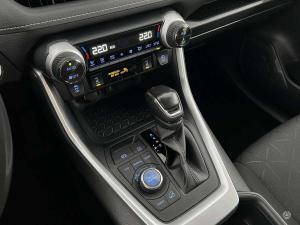 Grey Toyota RAV4 2022 in Vilnius, with an engine capacity of 1.99 L and mileage of 127 thousand km for 23900 €, photo 24 on AUTOMOTO.COM.LV