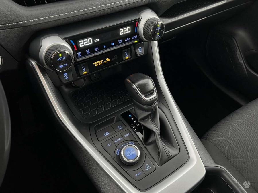 Grey Toyota RAV4 2022 in Vilnius, with an engine capacity of 1.99 L and mileage of 127 thousand km for 23900 €, photo 24 on AUTOMOTO.COM.LV