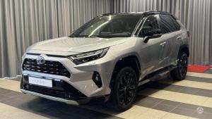 Grey Toyota RAV4 2022 in Riga, with an engine capacity of 2.49 L and mileage of 35 thousand km for 31490 €, photo  on AUTOMOTO.COM.LV