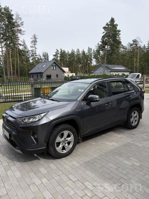 Grey Toyota RAV4 2022 in Riga, with an engine capacity of 2.50 L and mileage of 127 thousand km for 26400 €, photo  on AUTOMOTO.COM.LV