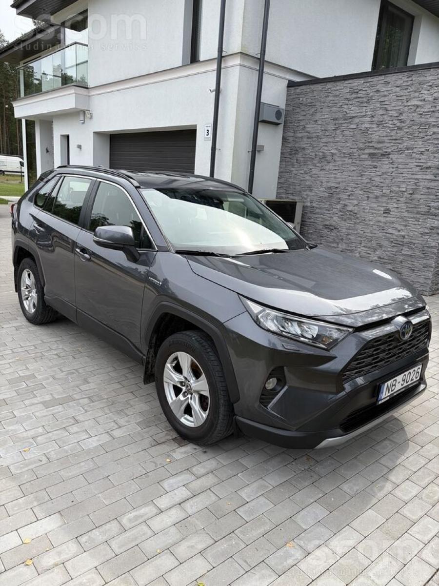 Grey Toyota RAV4 2022 in Riga, with an engine capacity of 2.50 L and mileage of 127 thousand km for 26400 €, photo 3 on AUTOMOTO.COM.LV