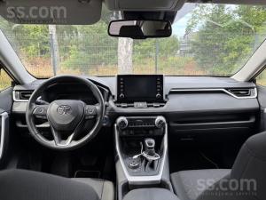 Grey Toyota RAV4 2022 in Riga, with an engine capacity of 2.50 L and mileage of 127 thousand km for 26400 €, photo 6 on AUTOMOTO.COM.LV