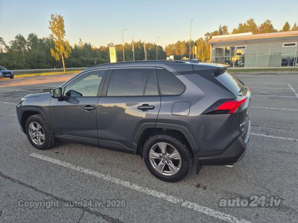 Grey Toyota RAV4 2022 in Johvi, with an engine capacity of 2.50 L and mileage of 73 thousand km for 33500 €, photo 2 on AUTOMOTO.COM.LV