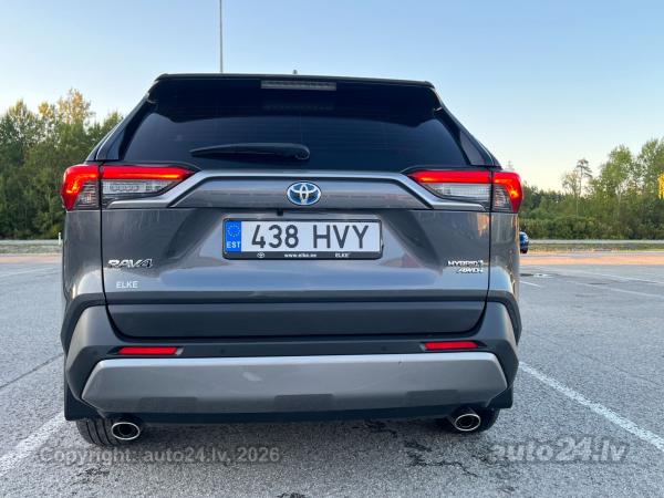 Grey Toyota RAV4 2022 in Johvi, with an engine capacity of 2.50 L and mileage of 73 thousand km for 33500 €, photo 4 on AUTOMOTO.COM.LV
