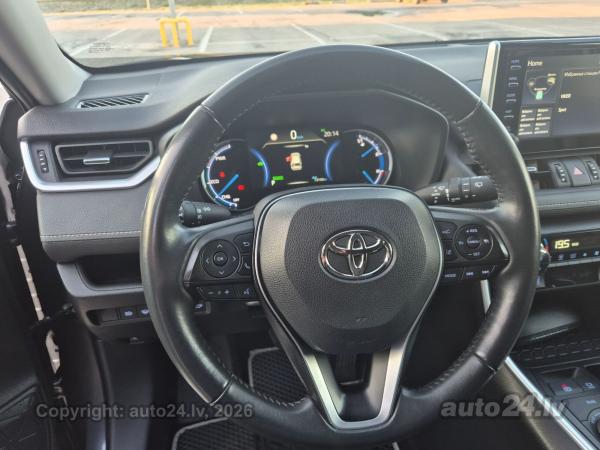 Grey Toyota RAV4 2022 in Johvi, with an engine capacity of 2.50 L and mileage of 73 thousand km for 33500 €, photo 6 on AUTOMOTO.COM.LV