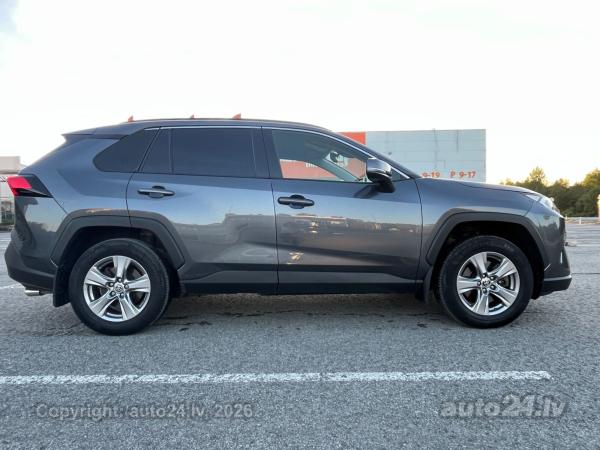 Grey Toyota RAV4 2022 in Johvi, with an engine capacity of 2.50 L and mileage of 73 thousand km for 33500 €, photo 7 on AUTOMOTO.COM.LV