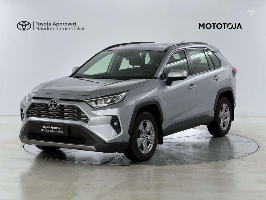 Grey Toyota RAV4 2022 in Vilnius, with an engine capacity of 1.99 L and mileage of 119 thousand km for 23900 €, photo 1 on AUTOMOTO.COM.LV