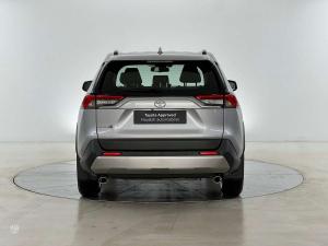 Grey Toyota RAV4 2022 in Vilnius, with an engine capacity of 1.99 L and mileage of 119 thousand km for 23900 €, photo 5 on AUTOMOTO.COM.LV