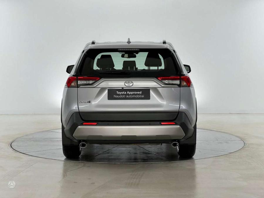Grey Toyota RAV4 2022 in Vilnius, with an engine capacity of 1.99 L and mileage of 119 thousand km for 23900 €, photo 5 on AUTOMOTO.COM.LV