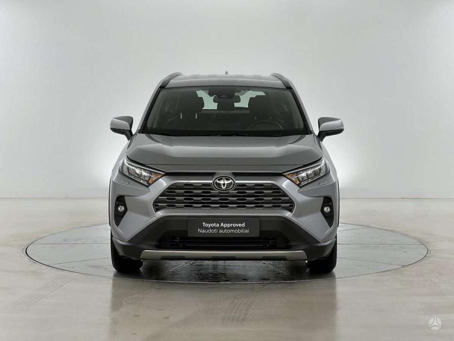Grey Toyota RAV4 2022 in Vilnius, with an engine capacity of 1.99 L and mileage of 119 thousand km for 23900 €, photo 6 on AUTOMOTO.COM.LV