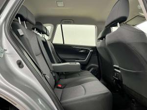 Grey Toyota RAV4 2022 in Vilnius, with an engine capacity of 1.99 L and mileage of 119 thousand km for 23900 €, photo 8 on AUTOMOTO.COM.LV