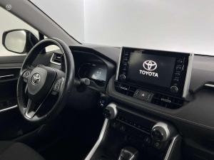 Grey Toyota RAV4 2022 in Vilnius, with an engine capacity of 1.99 L and mileage of 119 thousand km for 23900 €, photo 15 on AUTOMOTO.COM.LV