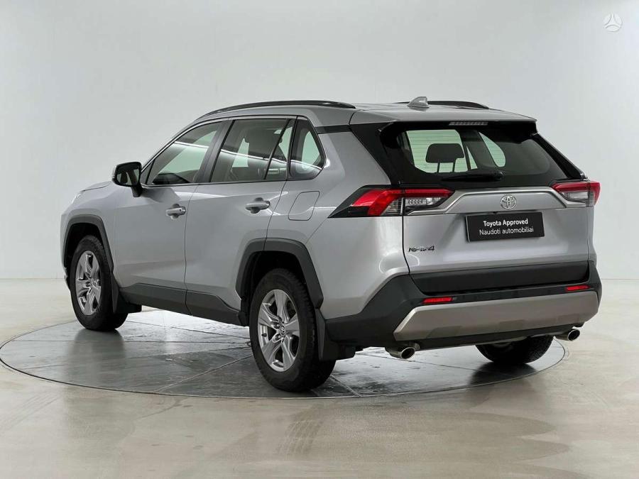 Grey Toyota RAV4 2022 in Vilnius, with an engine capacity of 1.99 L and mileage of 119 thousand km for 23900 €, photo 18 on AUTOMOTO.COM.LV