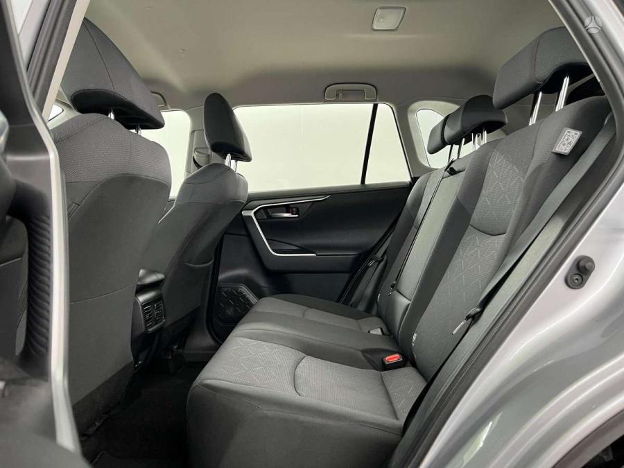 Grey Toyota RAV4 2022 in Vilnius, with an engine capacity of 1.99 L and mileage of 119 thousand km for 23900 €, photo 20 on AUTOMOTO.COM.LV