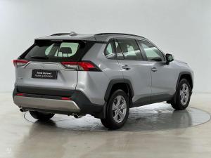 Grey Toyota RAV4 2022 in Vilnius, with an engine capacity of 1.99 L and mileage of 119 thousand km for 23900 €, photo 21 on AUTOMOTO.COM.LV