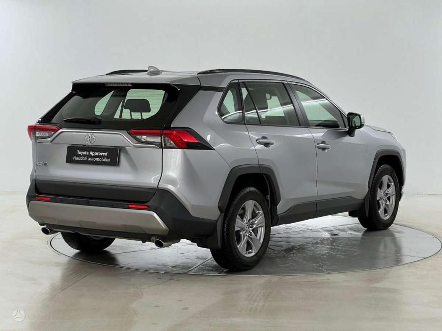 Grey Toyota RAV4 2022 in Vilnius, with an engine capacity of 1.99 L and mileage of 119 thousand km for 23900 €, photo 21 on AUTOMOTO.COM.LV
