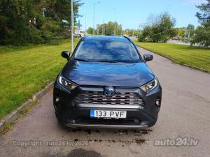 Pelēks Toyota RAV4 2022 Tallina, ar dzinēja tilpumu 2.50 L un nobraukumu 57 tūkst. km par 32000 €, foto  vietnē AUTOMOTO.COM.LV