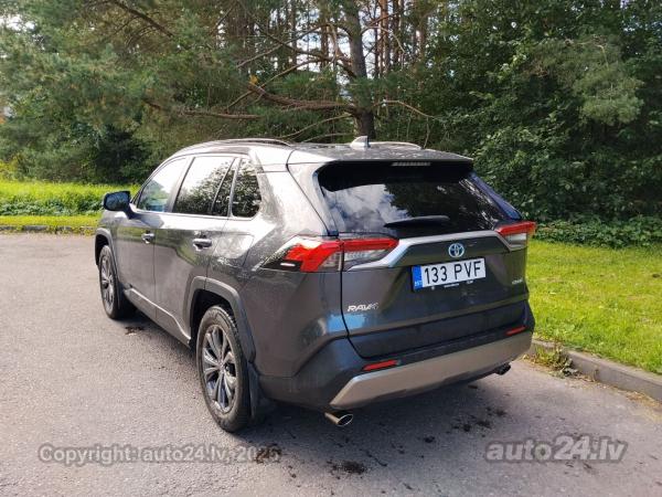 Grey Toyota RAV4 2022 in Tallinn, with an engine capacity of 2.50 L and mileage of 57 thousand km for 32000 €, photo 5 on AUTOMOTO.COM.LV