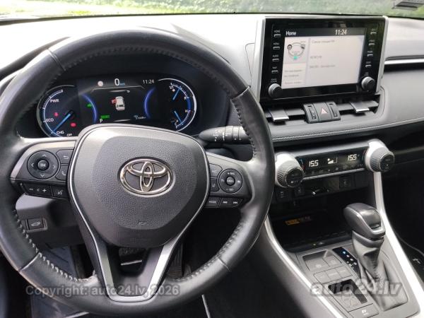 Grey Toyota RAV4 2022 in Tallinn, with an engine capacity of 2.50 L and mileage of 57 thousand km for 32000 €, photo 8 on AUTOMOTO.COM.LV