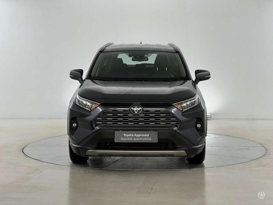 Grey Toyota RAV4 2022 in Vilnius, with an engine capacity of 1.99 L and mileage of 121 thousand km for 23900 €, photo 6 on AUTOMOTO.COM.LV