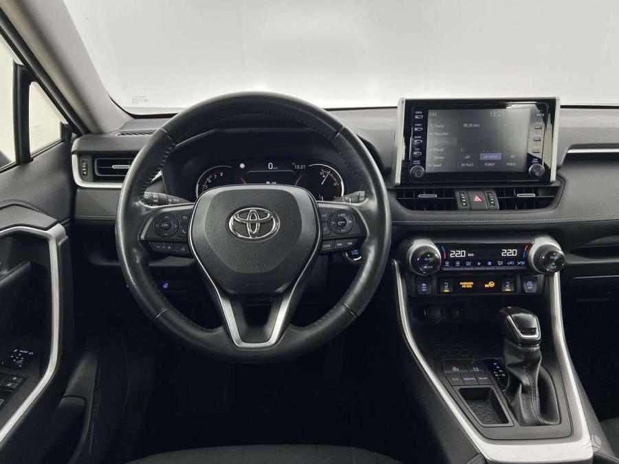 Grey Toyota RAV4 2022 in Vilnius, with an engine capacity of 1.99 L and mileage of 121 thousand km for 23900 €, photo 10 on AUTOMOTO.COM.LV
