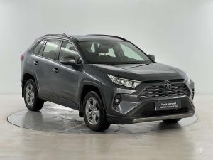 Grey Toyota RAV4 2022 in Vilnius, with an engine capacity of 1.99 L and mileage of 121 thousand km for 23900 €, photo 19 on AUTOMOTO.COM.LV