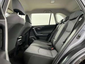 Grey Toyota RAV4 2022 in Vilnius, with an engine capacity of 1.99 L and mileage of 121 thousand km for 23900 €, photo 20 on AUTOMOTO.COM.LV
