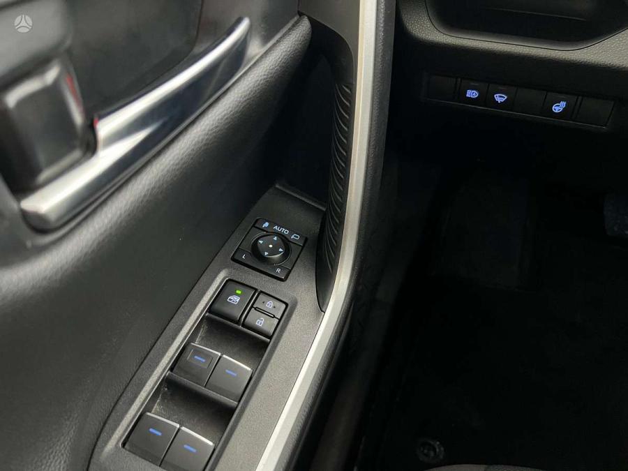 Grey Toyota RAV4 2022 in Vilnius, with an engine capacity of 1.99 L and mileage of 121 thousand km for 23900 €, photo 25 on AUTOMOTO.COM.LV