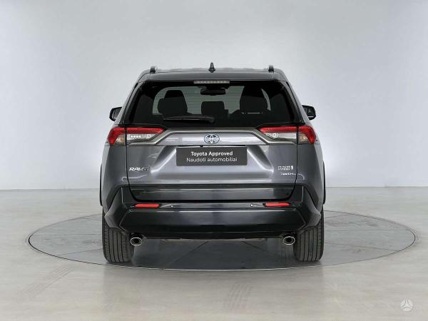 Pelēks Toyota RAV4 2022 Viļņa, ar dzinēja tilpumu 2.49 L un nobraukumu 132 tūkst. km par 35900 €, foto 5 vietnē AUTOMOTO.COM.LV