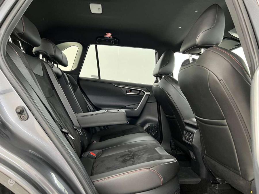 Pelēks Toyota RAV4 2022 Viļņa, ar dzinēja tilpumu 2.49 L un nobraukumu 132 tūkst. km par 35900 €, foto 8 vietnē AUTOMOTO.COM.LV