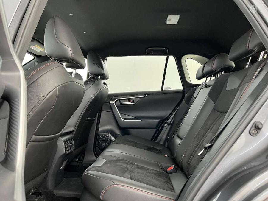 Pelēks Toyota RAV4 2022 Viļņa, ar dzinēja tilpumu 2.49 L un nobraukumu 132 tūkst. km par 35900 €, foto 20 vietnē AUTOMOTO.COM.LV