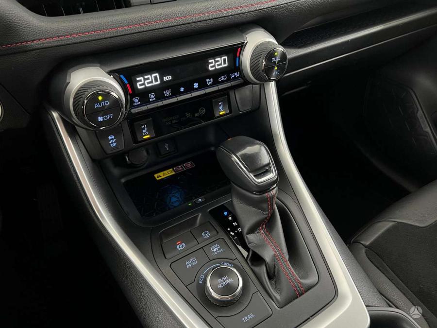 Pelēks Toyota RAV4 2022 Viļņa, ar dzinēja tilpumu 2.49 L un nobraukumu 132 tūkst. km par 35900 €, foto 25 vietnē AUTOMOTO.COM.LV
