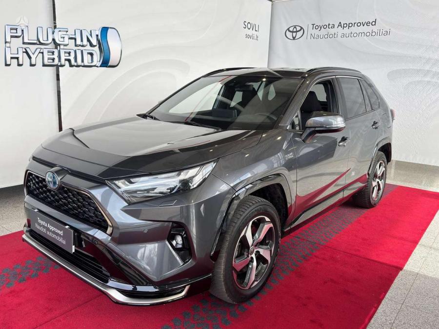 Grey Toyota RAV4 2022 in Siauliai, with an engine capacity of 2.49 L and mileage of 67 thousand km for 35900 €, photo 1 on AUTOMOTO.COM.LV