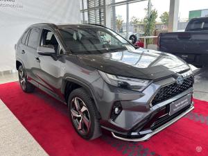 Grey Toyota RAV4 2022 in Siauliai, with an engine capacity of 2.49 L and mileage of 67 thousand km for 35900 €, photo 3 on AUTOMOTO.COM.LV