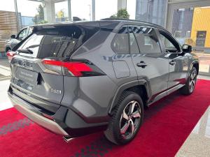 Grey Toyota RAV4 2022 in Siauliai, with an engine capacity of 2.49 L and mileage of 67 thousand km for 35900 €, photo 6 on AUTOMOTO.COM.LV