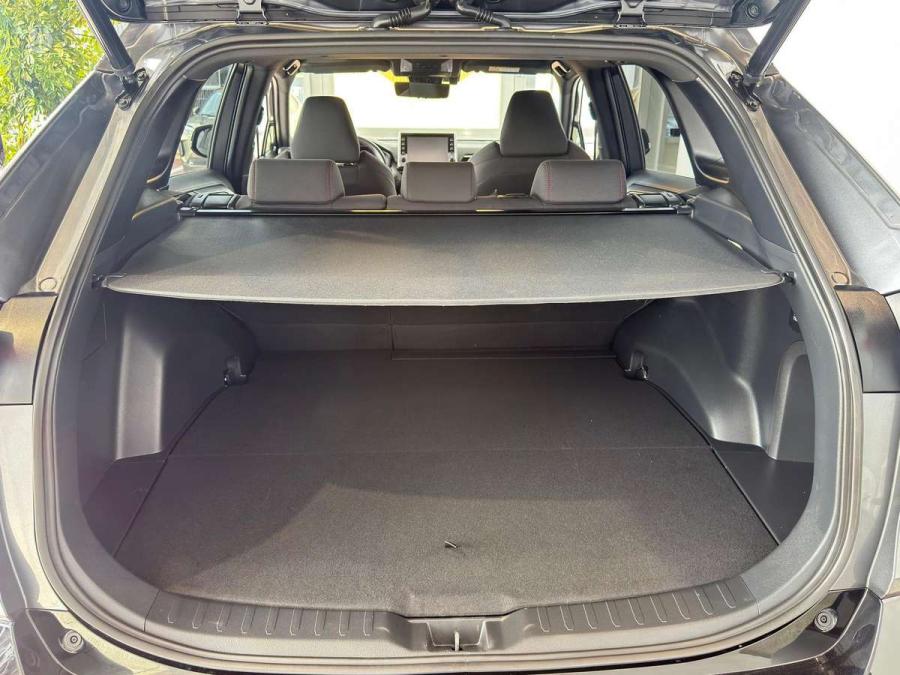 Grey Toyota RAV4 2022 in Siauliai, with an engine capacity of 2.49 L and mileage of 67 thousand km for 35900 €, photo 8 on AUTOMOTO.COM.LV