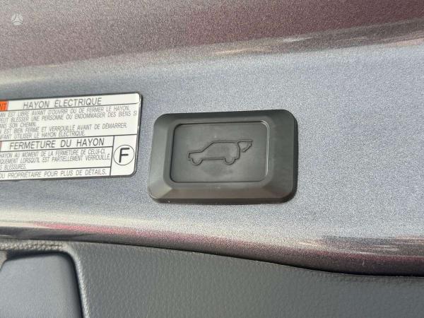 Grey Toyota RAV4 2022 in Siauliai, with an engine capacity of 2.49 L and mileage of 67 thousand km for 35900 €, photo 10 on AUTOMOTO.COM.LV