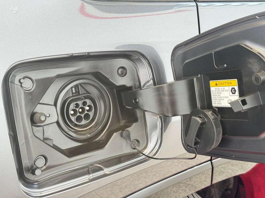 Grey Toyota RAV4 2022 in Siauliai, with an engine capacity of 2.49 L and mileage of 67 thousand km for 35900 €, photo 11 on AUTOMOTO.COM.LV